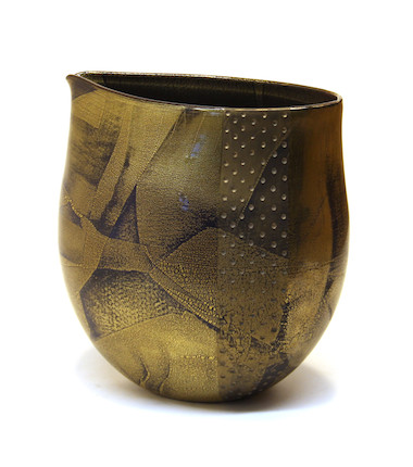 Bonhams : A contemporary art glass vase with gold inclusions