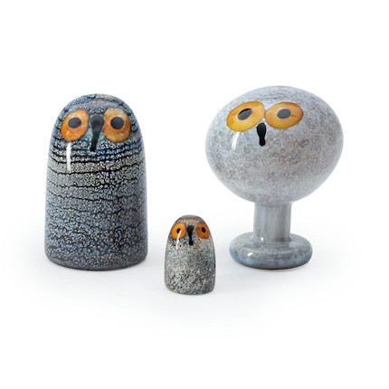 Bonhams Skinner : Three Oiva Toikka Glass Owls, Finland, iittala c ...