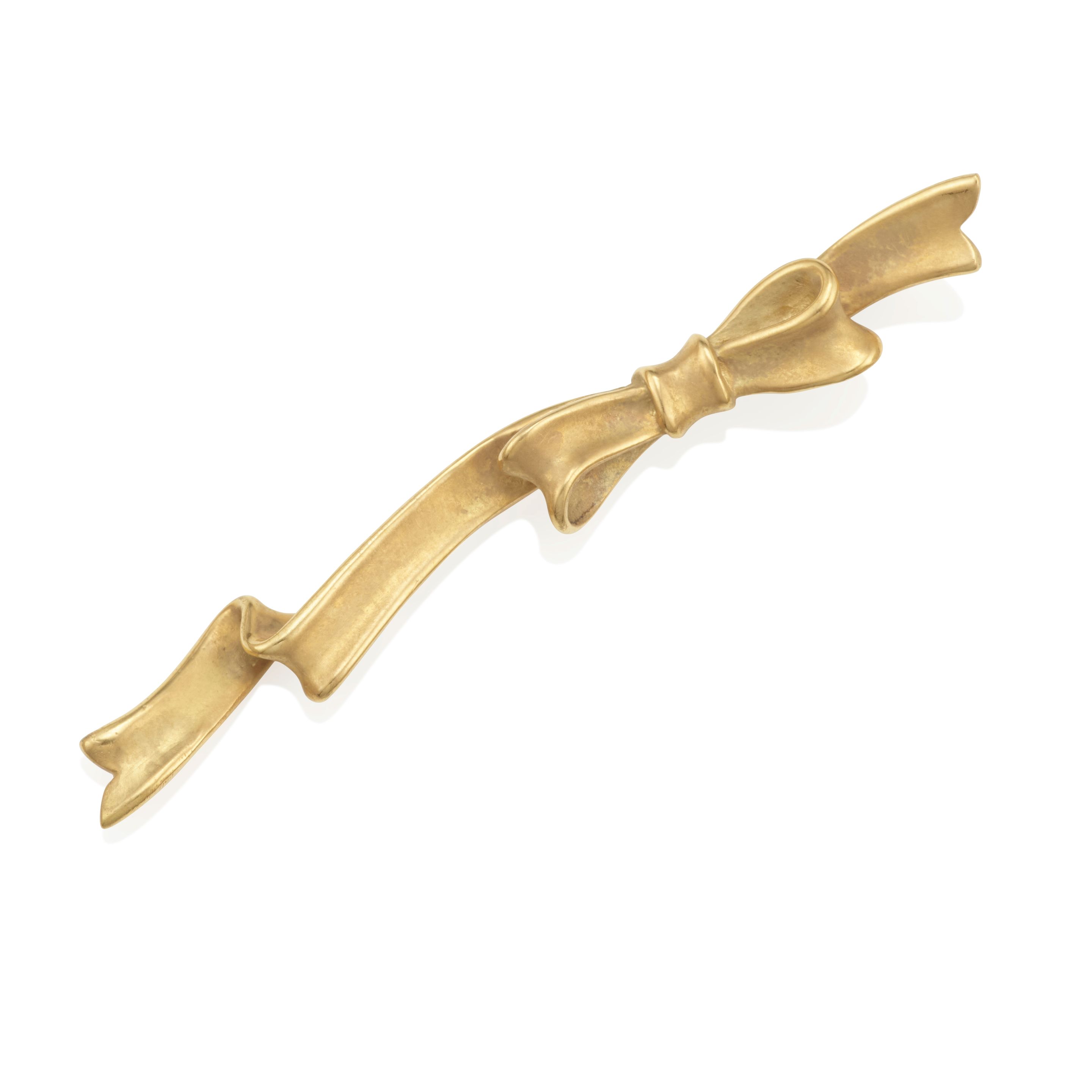 Bonhams : ANGELA CUMMINGS AN 18K GOLD RIBBON BROOCH, 1984