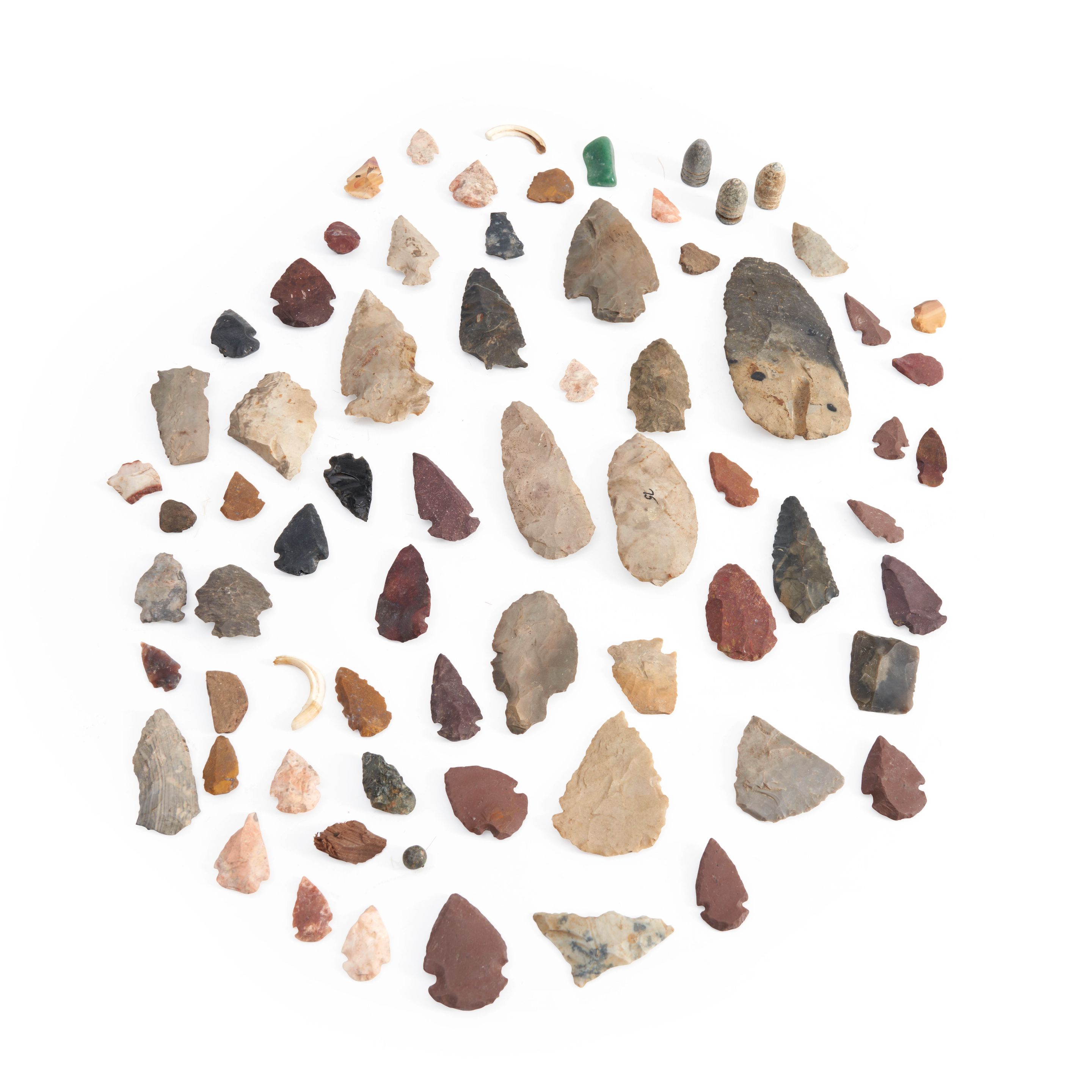 Bonhams Skinner : A collection of prehistoric stone arrow heads lg ...